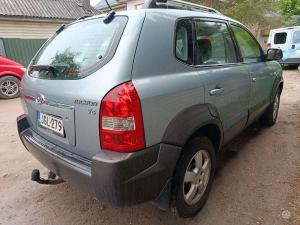 Blue Hyundai Tucson 2006 in Marijampole, with an engine capacity of 2.66 L and mileage of 280 thousand km for 2500 €, photo 5 on AUTOMOTO.COM.LV