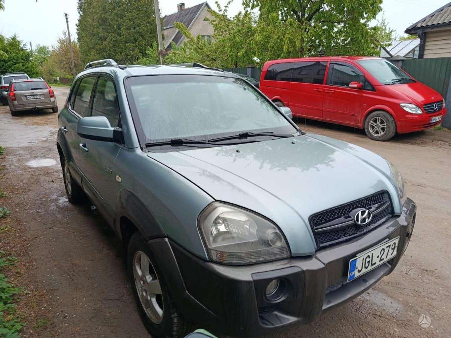 Blue Hyundai Tucson 2006 in Marijampole, with an engine capacity of 2.66 L and mileage of 280 thousand km for 2500 €, photo 6 on AUTOMOTO.COM.LV