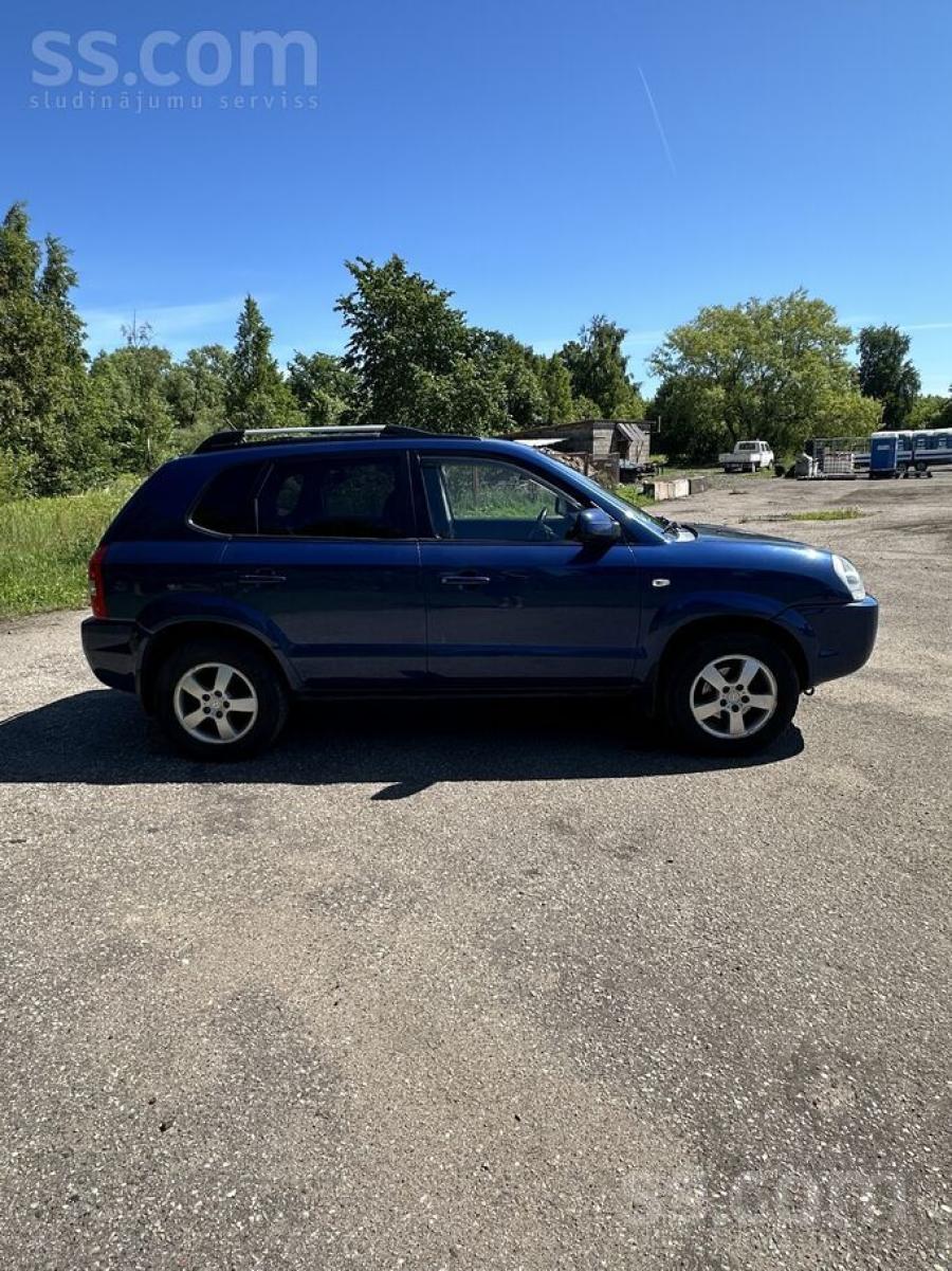 Zils Hyundai Tucson 2007 Liepāja, ar dzinēja tilpumu 2.00 L un nobraukumu 252 tūkst. km par 1900 €, foto 3 vietnē AUTOMOTO.COM.LV