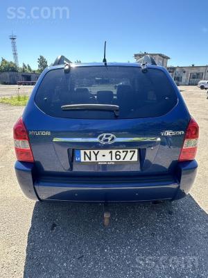 Zils Hyundai Tucson 2007 Liepāja, ar dzinēja tilpumu 2.00 L un nobraukumu 252 tūkst. km par 1900 €, foto 5 vietnē AUTOMOTO.COM.LV