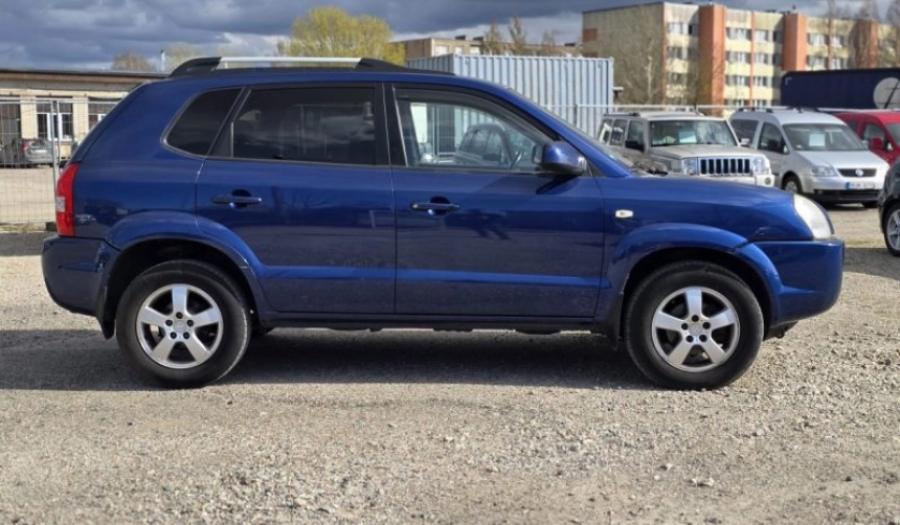 Zils Hyundai Tucson 2007 Rīga, ar dzinēja tilpumu 2.00 L un nobraukumu 246 tūkst. km par 3200 €, foto 23 vietnē AUTOMOTO.COM.LV
