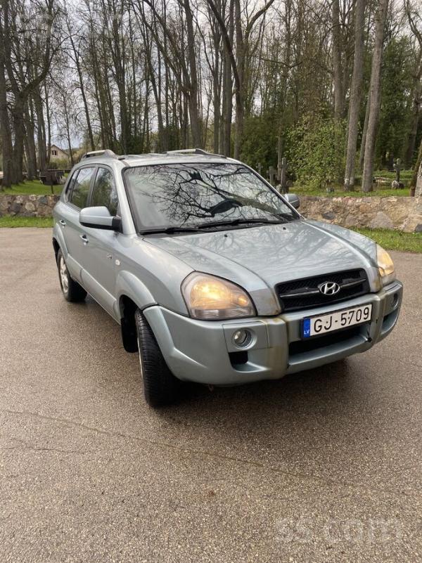 Blue Hyundai Tucson 2008 in Ogre, with an engine capacity of 2.00 L and mileage of 180 thousand km for 1100 €, photo 1 on AUTOMOTO.COM.LV