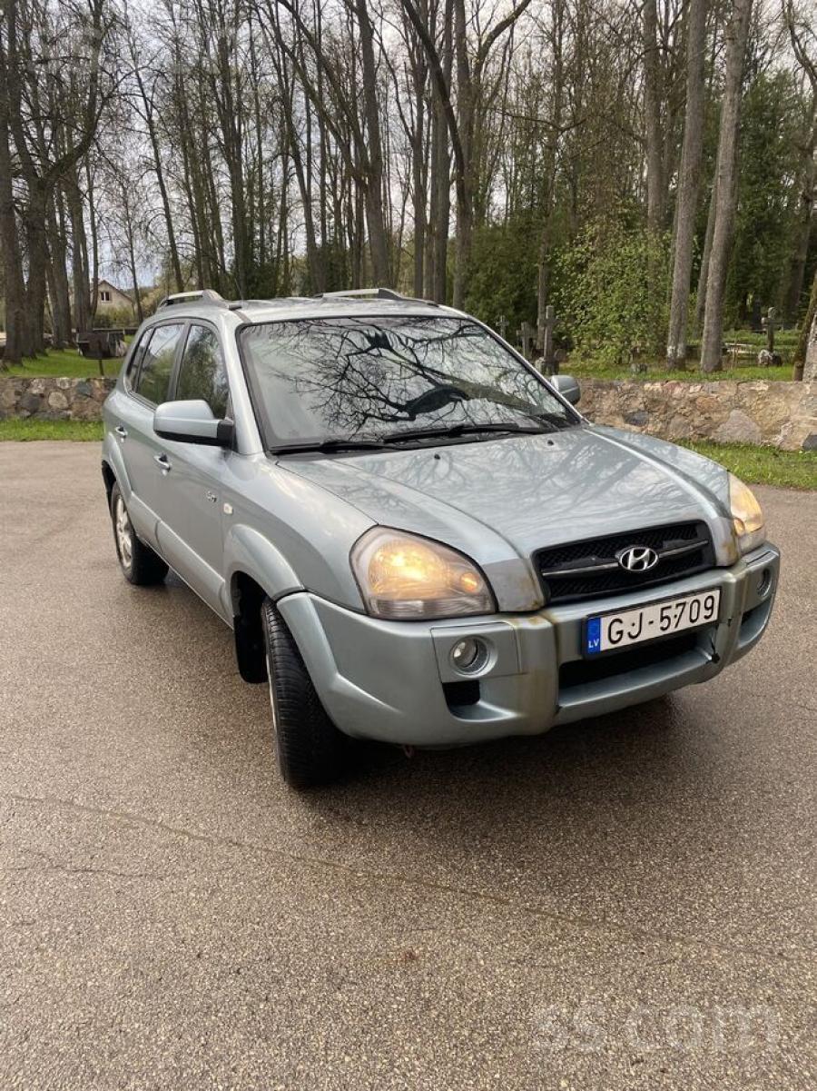 Blue Hyundai Tucson 2008 in Ogre, with an engine capacity of 2.00 L and mileage of 180 thousand km for 1100 €, photo 1 on AUTOMOTO.COM.LV