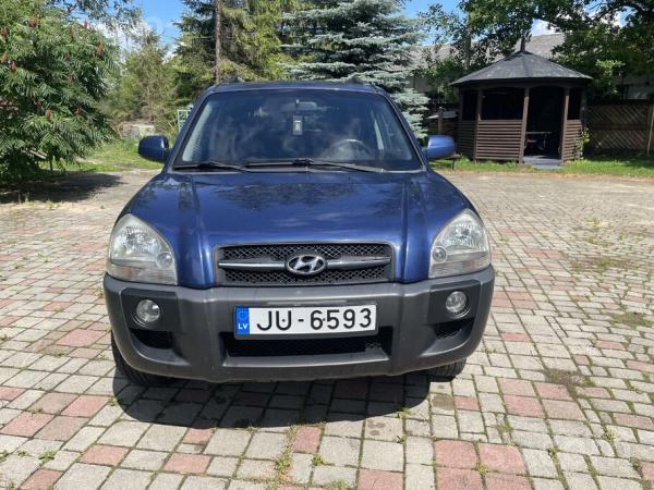 Blue Hyundai Tucson 2008 in Jelgava, with an engine capacity of 2.00 L and mileage of 196 thousand km for 2899 €, photo 1 on AUTOMOTO.COM.LV