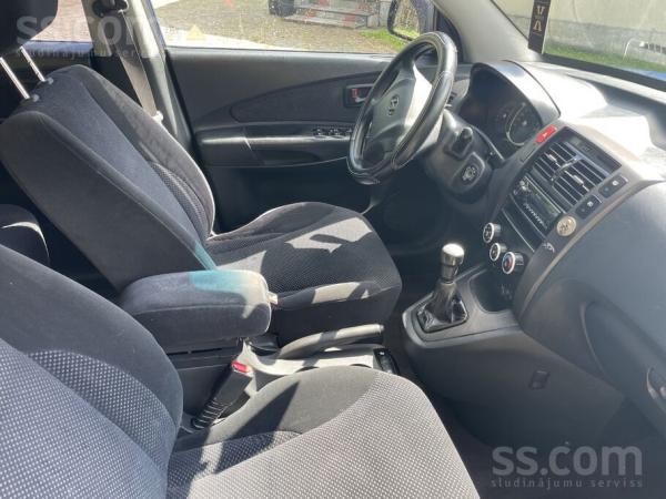 Blue Hyundai Tucson 2008 in Jelgava, with an engine capacity of 2.00 L and mileage of 196 thousand km for 2899 €, photo 6 on AUTOMOTO.COM.LV