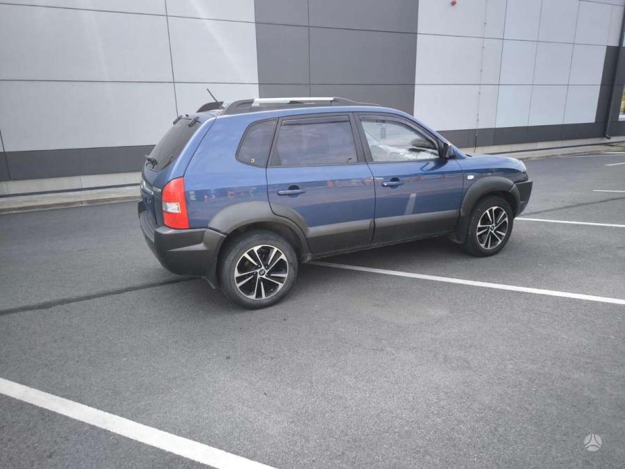 Blue Hyundai Tucson 2008 in Vilnius, with an engine capacity of 1.98 L and mileage of 199 thousand km for 2650 €, photo 4 on AUTOMOTO.COM.LV