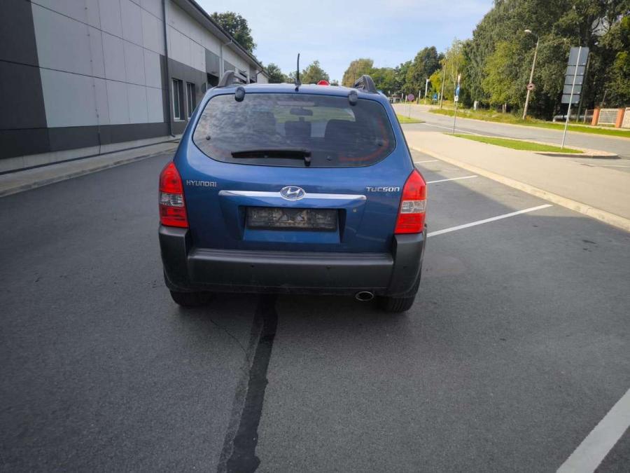 Blue Hyundai Tucson 2008 in Vilnius, with an engine capacity of 1.98 L and mileage of 199 thousand km for 2650 €, photo 8 on AUTOMOTO.COM.LV