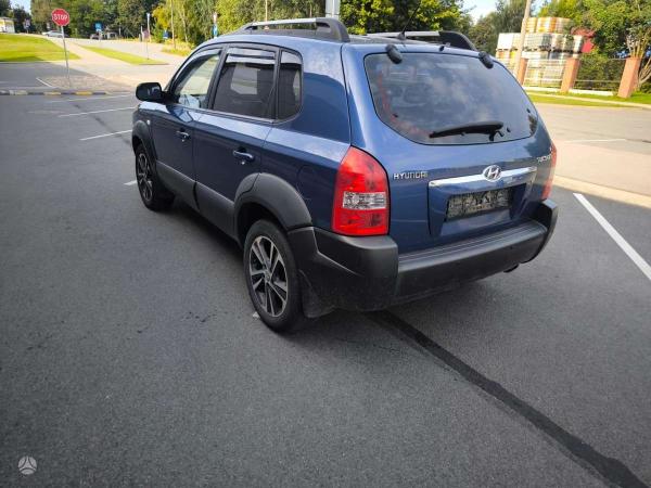 Blue Hyundai Tucson 2008 in Vilnius, with an engine capacity of 1.98 L and mileage of 199 thousand km for 2650 €, photo 8 on AUTOMOTO.COM.LV