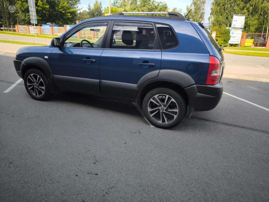 Blue Hyundai Tucson 2008 in Vilnius, with an engine capacity of 1.98 L and mileage of 199 thousand km for 2650 €, photo 10 on AUTOMOTO.COM.LV