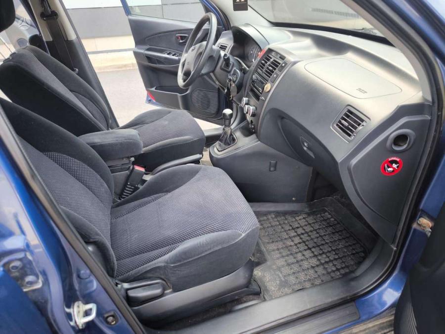 Blue Hyundai Tucson 2008 in Vilnius, with an engine capacity of 1.98 L and mileage of 199 thousand km for 2650 €, photo 13 on AUTOMOTO.COM.LV