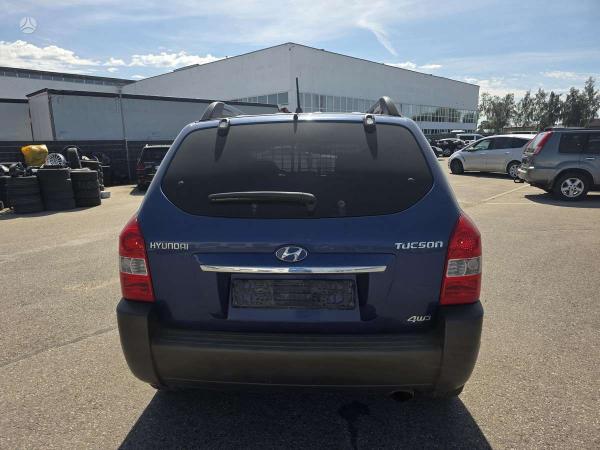 Blue Hyundai Tucson 2009 in Marijampole, with an engine capacity of 1.98 L and mileage of 249 thousand km for 2700 €, photo 9 on AUTOMOTO.COM.LV
