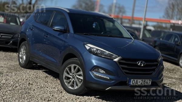 Blue Hyundai Tucson 2016 in Jelgava, with an engine capacity of 1.70 L and mileage of 205 thousand km for 9990 €, photo 2 on AUTOMOTO.COM.LV
