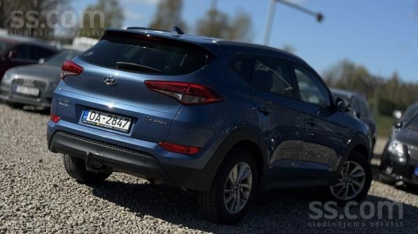 Blue Hyundai Tucson 2016 in Jelgava, with an engine capacity of 1.70 L and mileage of 205 thousand km for 9990 €, photo 3 on AUTOMOTO.COM.LV