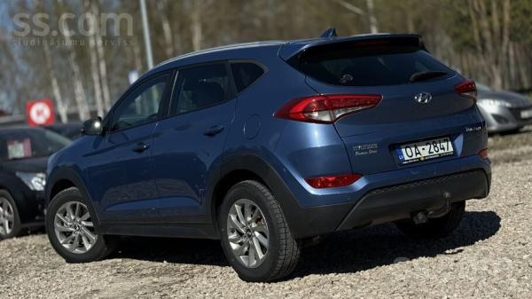 Blue Hyundai Tucson 2016 in Jelgava, with an engine capacity of 1.70 L and mileage of 205 thousand km for 9990 €, photo 4 on AUTOMOTO.COM.LV