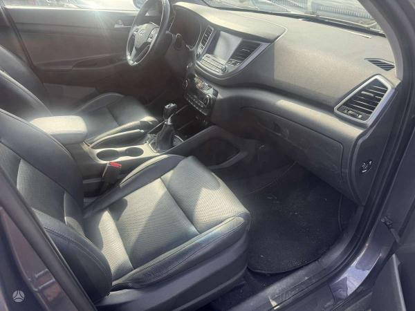 Blue Hyundai Tucson 2016 in Kaunas, with an engine capacity of 1.69 L and mileage of 235 thousand km for 7350 €, photo 5 on AUTOMOTO.COM.LV
