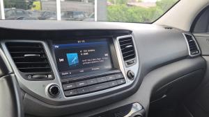 Blue Hyundai Tucson 2016 in Riga, with an engine capacity of 1.70 L and mileage of 205 thousand km for 10990 €, photo 8 on AUTOMOTO.COM.LV