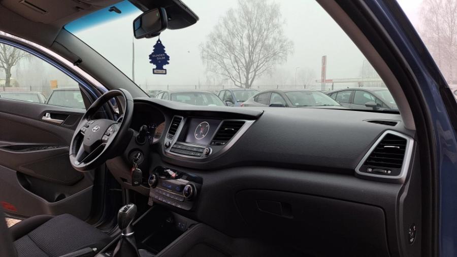 Blue Hyundai Tucson 2016 in Riga, with an engine capacity of 1.70 L and mileage of 205 thousand km for 10990 €, photo 16 on AUTOMOTO.COM.LV