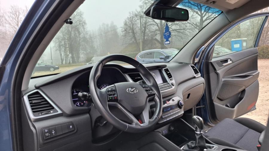 Blue Hyundai Tucson 2016 in Riga, with an engine capacity of 1.70 L and mileage of 205 thousand km for 10990 €, photo 18 on AUTOMOTO.COM.LV