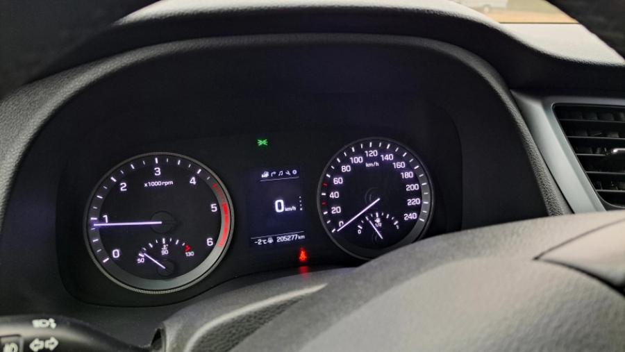 Blue Hyundai Tucson 2016 in Riga, with an engine capacity of 1.70 L and mileage of 205 thousand km for 10990 €, photo 31 on AUTOMOTO.COM.LV