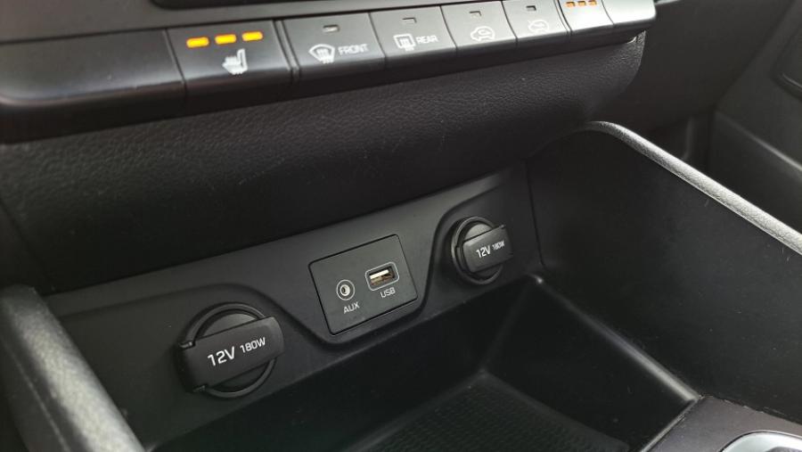 Blue Hyundai Tucson 2016 in Riga, with an engine capacity of 1.70 L and mileage of 205 thousand km for 10990 €, photo 37 on AUTOMOTO.COM.LV