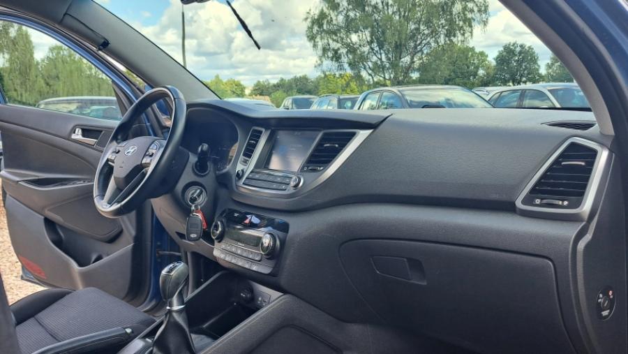 Blue Hyundai Tucson 2016 in Riga, with an engine capacity of 1.70 L and mileage of 205 thousand km for 10990 €, photo 42 on AUTOMOTO.COM.LV