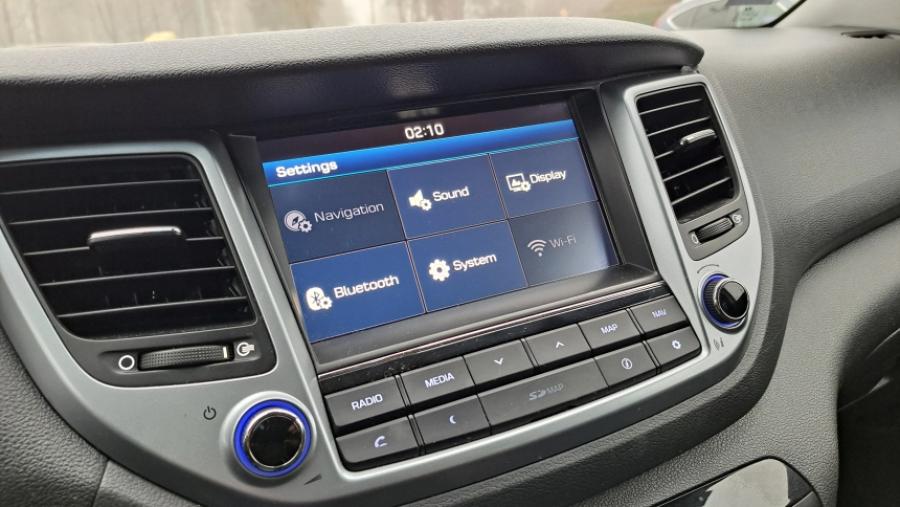 Blue Hyundai Tucson 2016 in Riga, with an engine capacity of 1.70 L and mileage of 205 thousand km for 10990 €, photo 43 on AUTOMOTO.COM.LV