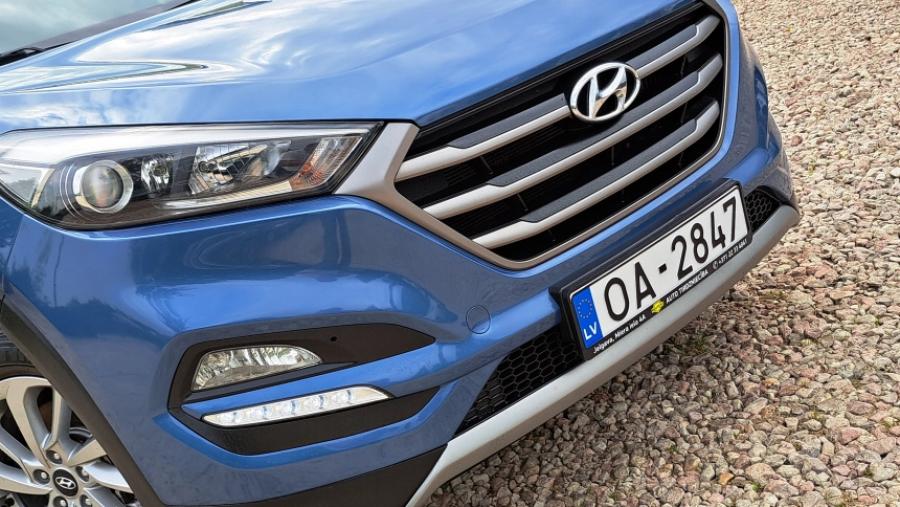 Blue Hyundai Tucson 2016 in Riga, with an engine capacity of 1.70 L and mileage of 205 thousand km for 10990 €, photo 49 on AUTOMOTO.COM.LV