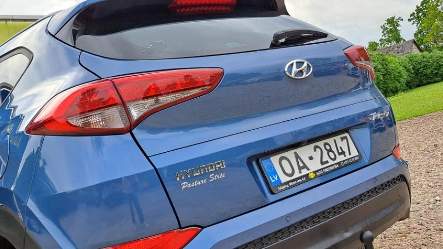 Blue Hyundai Tucson 2016 in Riga, with an engine capacity of 1.70 L and mileage of 205 thousand km for 10990 €, photo 52 on AUTOMOTO.COM.LV