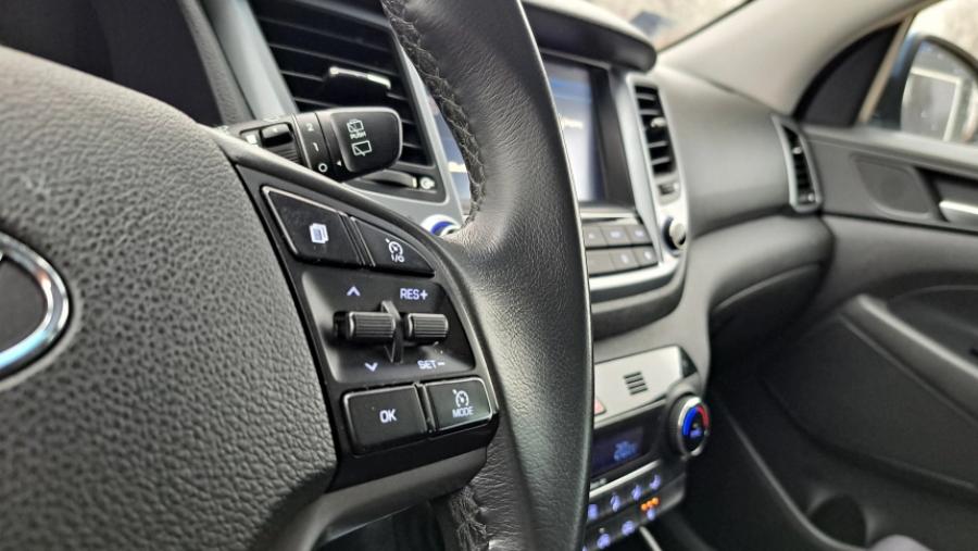 Blue Hyundai Tucson 2016 in Riga, with an engine capacity of 1.70 L and mileage of 205 thousand km for 10990 €, photo 62 on AUTOMOTO.COM.LV