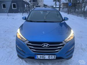 Blue Hyundai Tucson 2017 in Vilnius, with an engine capacity of 1.60 L and mileage of 88 thousand km for 13499 €, photo 3 on AUTOMOTO.COM.LV