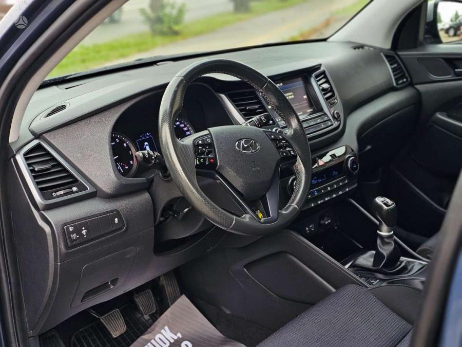 Blue Hyundai Tucson 2018 in Siauliai, with an engine capacity of 1.60 L and mileage of 206 thousand km for 11950 €, photo 24 on AUTOMOTO.COM.LV