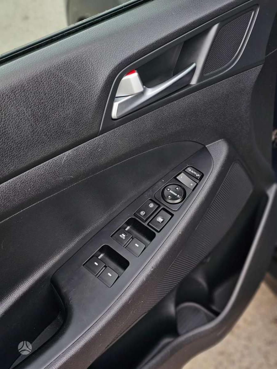 Blue Hyundai Tucson 2018 in Siauliai, with an engine capacity of 1.60 L and mileage of 206 thousand km for 11950 €, photo 31 on AUTOMOTO.COM.LV