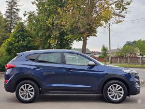 Blue Hyundai Tucson 2018 in Siauliai, with an engine capacity of 1.60 L and mileage of 206 thousand km for 11950 €, photo 8 on AUTOMOTO.COM.LV