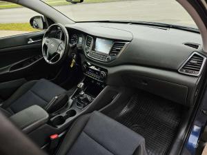 Blue Hyundai Tucson 2018 in Siauliai, with an engine capacity of 1.60 L and mileage of 206 thousand km for 11950 €, photo 18 on AUTOMOTO.COM.LV