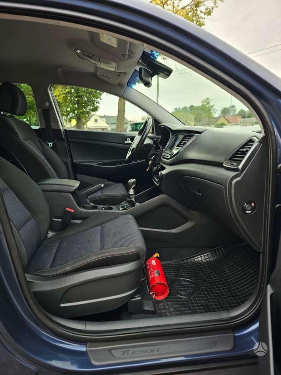 Blue Hyundai Tucson 2018 in Siauliai, with an engine capacity of 1.60 L and mileage of 206 thousand km for 11950 €, photo 25 on AUTOMOTO.COM.LV