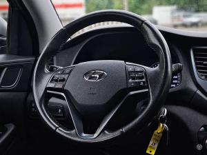 Blue Hyundai Tucson 2018 in Siauliai, with an engine capacity of 1.60 L and mileage of 206 thousand km for 11950 €, photo 27 on AUTOMOTO.COM.LV