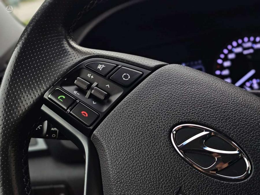 Blue Hyundai Tucson 2018 in Siauliai, with an engine capacity of 1.60 L and mileage of 206 thousand km for 11950 €, photo 29 on AUTOMOTO.COM.LV