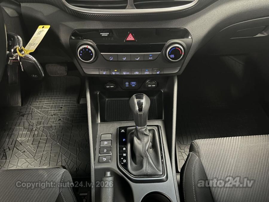 Blue Hyundai Tucson 2019 in Tallinn, with an engine capacity of 1.60 L and mileage of 53 thousand km for 15900 €, photo 13 on AUTOMOTO.COM.LV