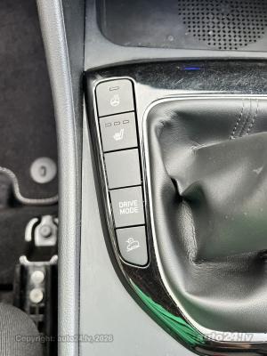 Blue Hyundai Tucson 2021 in Tallinn, with an engine capacity of 1.60 L and mileage of 99 thousand km for 17900 €, photo 19 on AUTOMOTO.COM.LV
