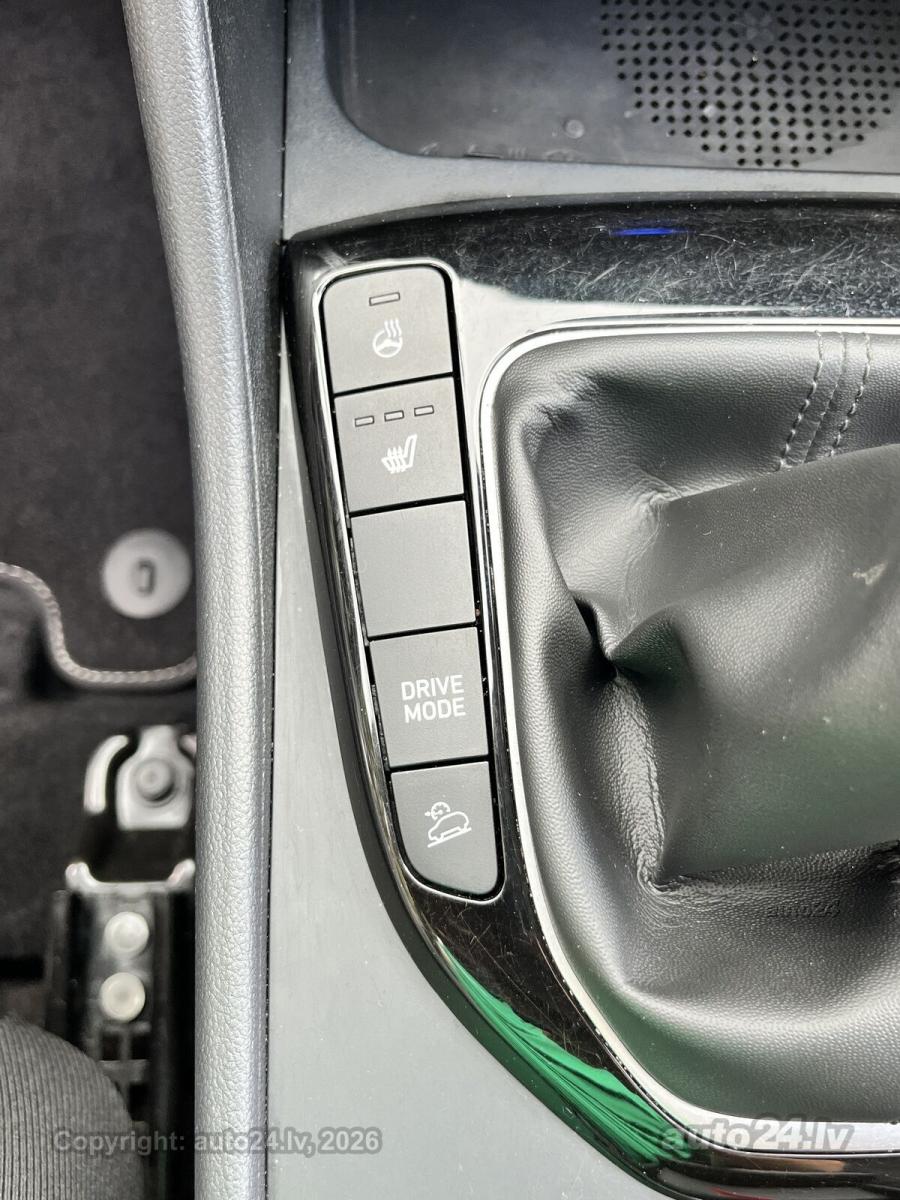 Blue Hyundai Tucson 2021 in Tallinn, with an engine capacity of 1.60 L and mileage of 99 thousand km for 17900 €, photo 19 on AUTOMOTO.COM.LV