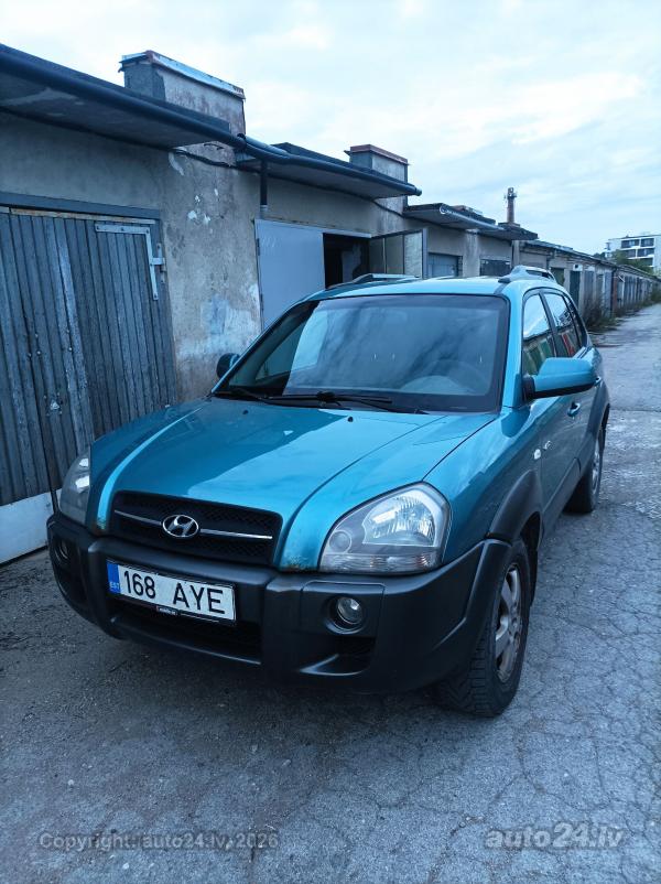 Hyundai Tucson 2006 in Tallinn on AUTOMOTO.COM.LV Blue Hyundai Tucson 2006 in Tallinn, with an engine capacity of 2.00 L and mileage of 345 thousand km for 1000 €, photo 4 on AUTOMOTO.COM.LV