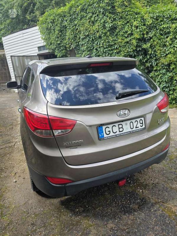 Brown Hyundai Tucson 2010 in Kaunas, with an engine capacity of 2.36 L and mileage of 150 thousand km for 5500 €, photo 3 on AUTOMOTO.COM.LV