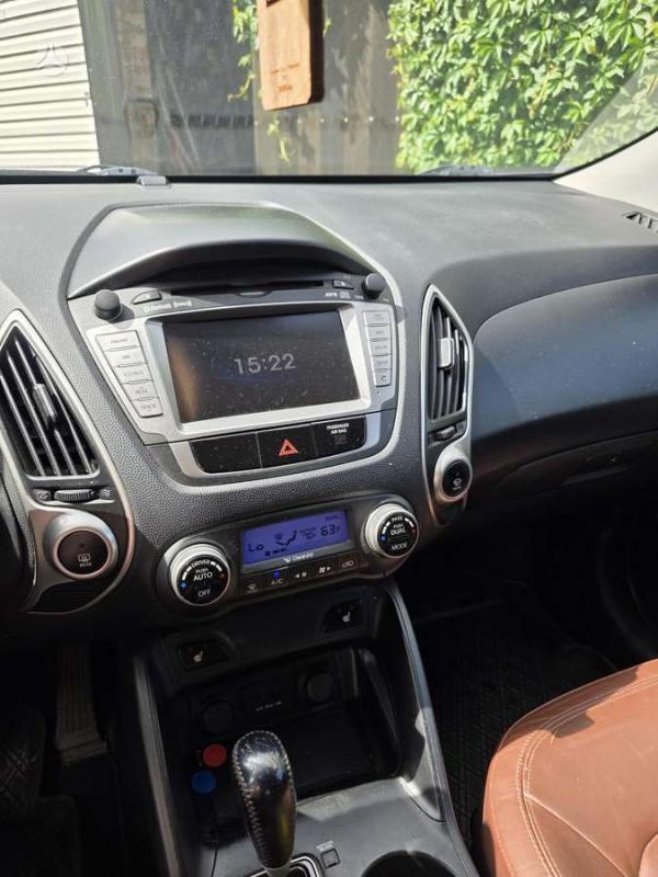 Brown Hyundai Tucson 2010 in Kaunas, with an engine capacity of 2.36 L and mileage of 150 thousand km for 5500 €, photo 6 on AUTOMOTO.COM.LV