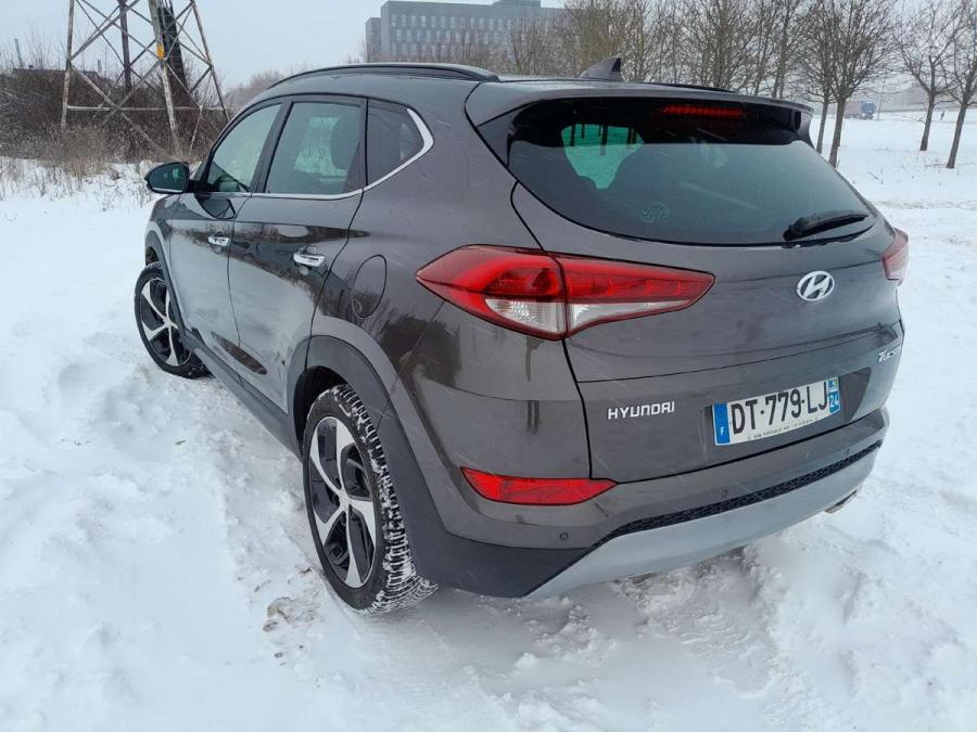 Brown Hyundai Tucson 2015 in Kaunas, with an engine capacity of 2.00 L and mileage of 165 thousand km for 9999 €, photo 3 on AUTOMOTO.COM.LV