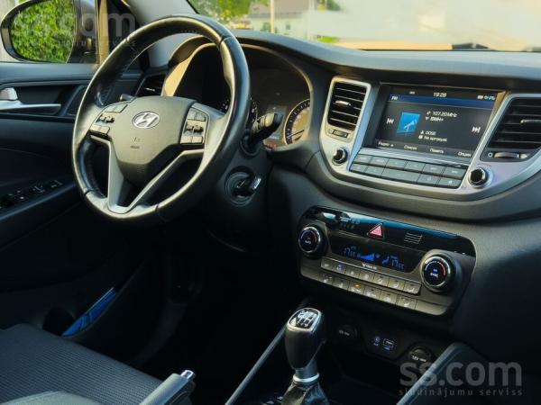 Brown Hyundai Tucson 2015 in Daugavpils, with an engine capacity of 1.60 L and mileage of 142 thousand km for 12300 €, photo 5 on AUTOMOTO.COM.LV