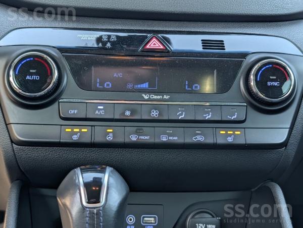 Brown Hyundai Tucson 2015 in Liepaja, with an engine capacity of 2.00 L and mileage of 190 thousand km for 12000 €, photo 10 on AUTOMOTO.COM.LV