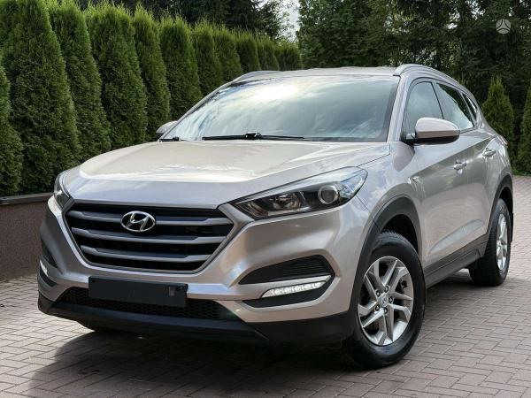 Brown Hyundai Tucson 2015 in Utena, with an engine capacity of 1.69 L and mileage of 237 thousand km for 8950 €, photo 1 on AUTOMOTO.COM.LV