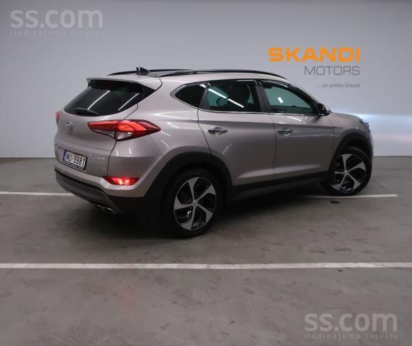 Brown Hyundai Tucson 2016 in Riga, with an engine capacity of 2.00 L and mileage of 103 thousand km for 16490 €, photo 4 on AUTOMOTO.COM.LV