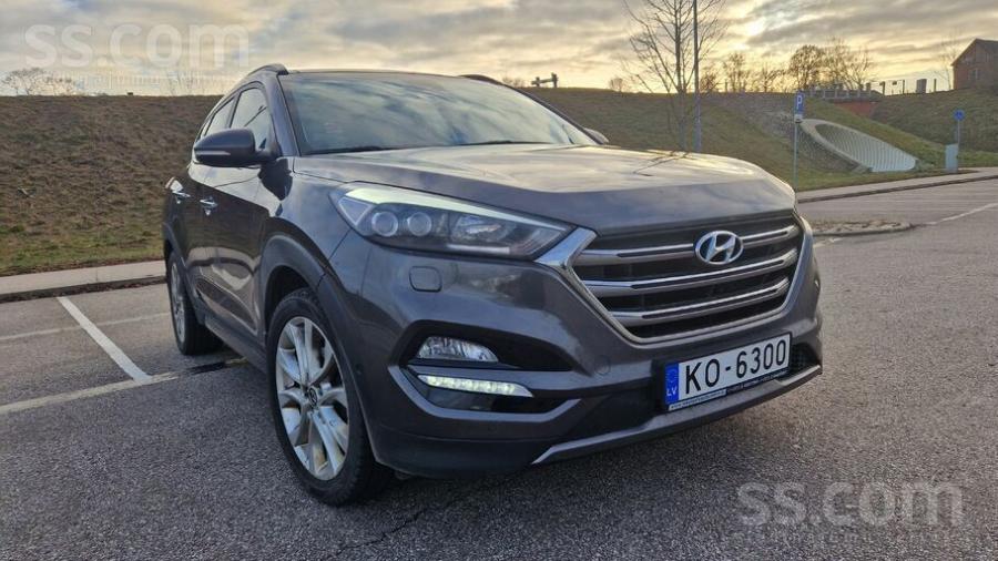 Brown Hyundai Tucson 2016 in Daugavpils, with an engine capacity of 2.00 L and mileage of 138 thousand km for 14950 €, photo 1 on AUTOMOTO.COM.LV