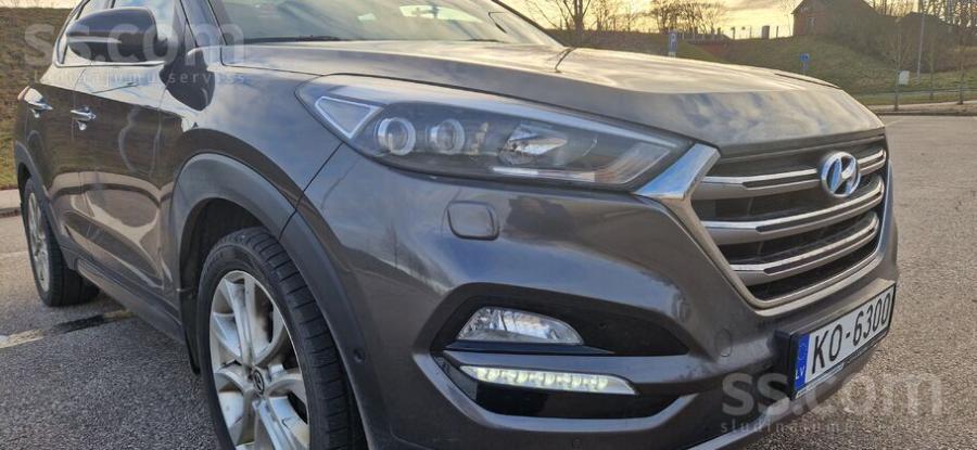 Brown Hyundai Tucson 2016 in Daugavpils, with an engine capacity of 2.00 L and mileage of 138 thousand km for 14950 €, photo 3 on AUTOMOTO.COM.LV